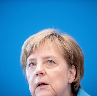 Entscheidung im Asylstreit – dpa-Shop